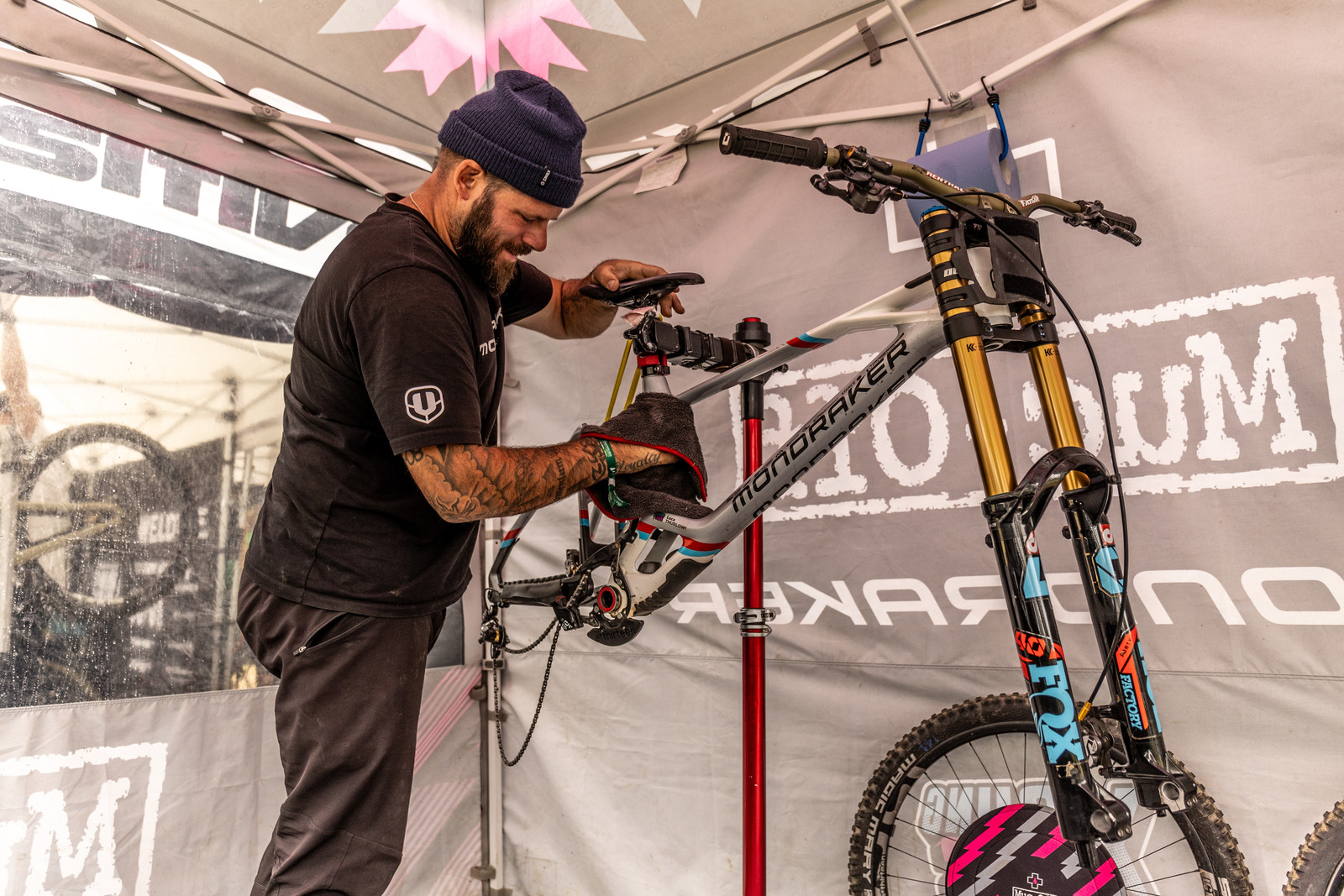 Muc-Off Juniors pit - PIT BITS 2 - Loudenvielle World Cup DH - Mountain Biking Pictures - Vital MTB